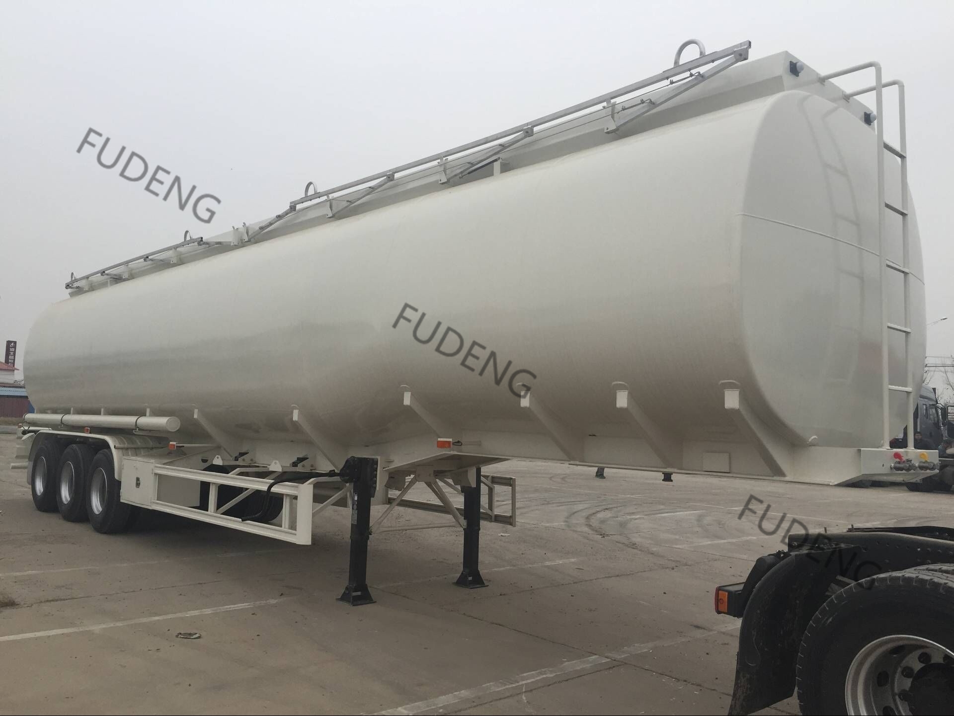 Fudeng 40 Cubic Meters 4 Compartments Fuel Tanker Trailer - Buy Fuel ...